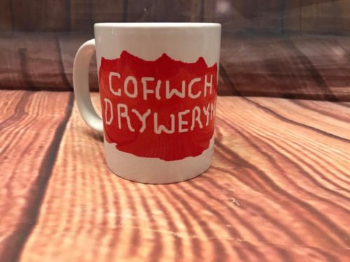 Cofiwch Dryweryn mug – Pwyth Pistyll